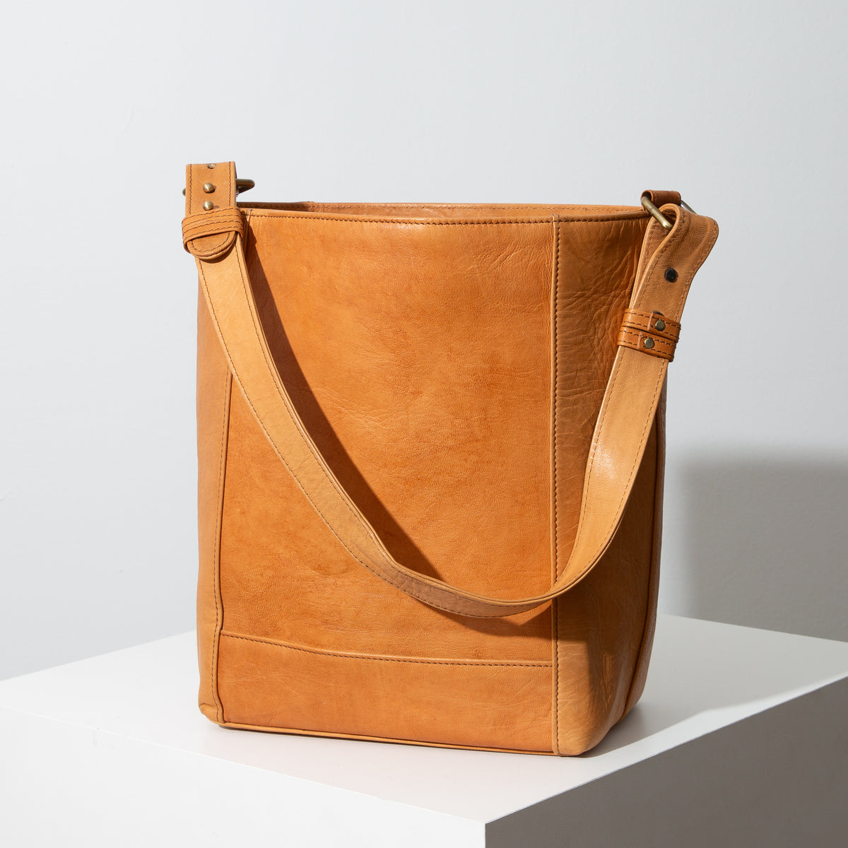 Modern Leather Bucket Tote – Noonday
